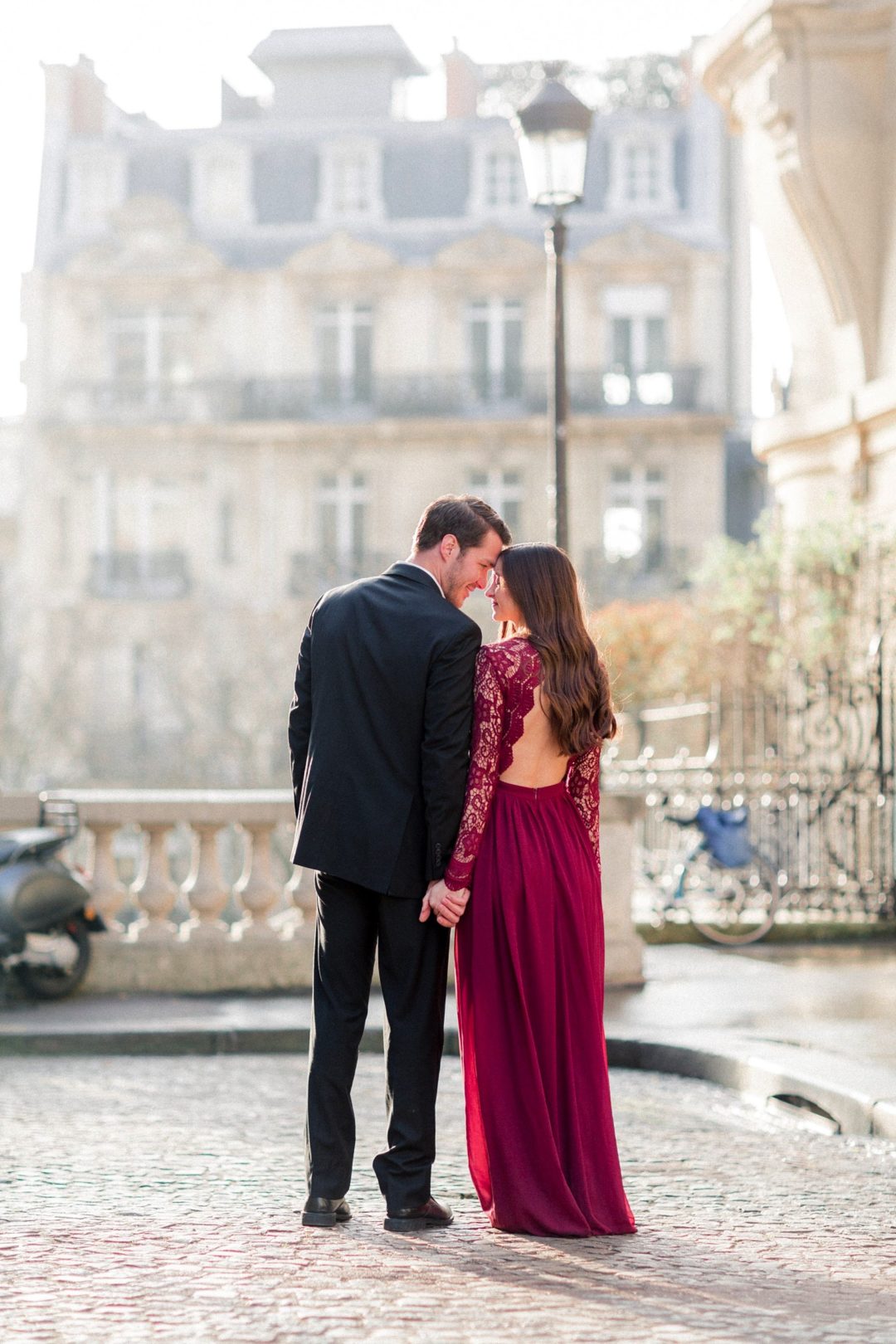 Engagement shoot in Paris | French Grey Photography